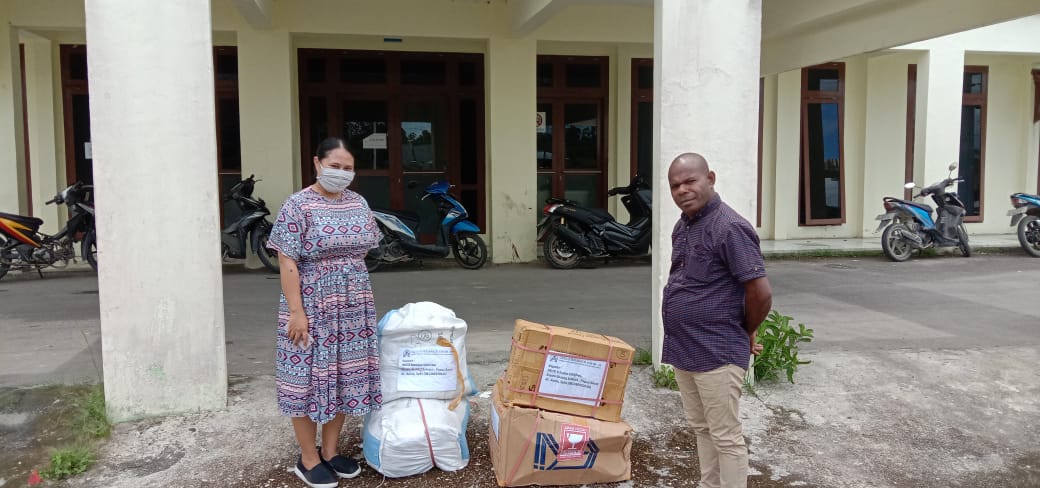 RSUD Scholoo Keyen Sorsel, Terima Bantuan APD dari Sinode GKI Jatim ...