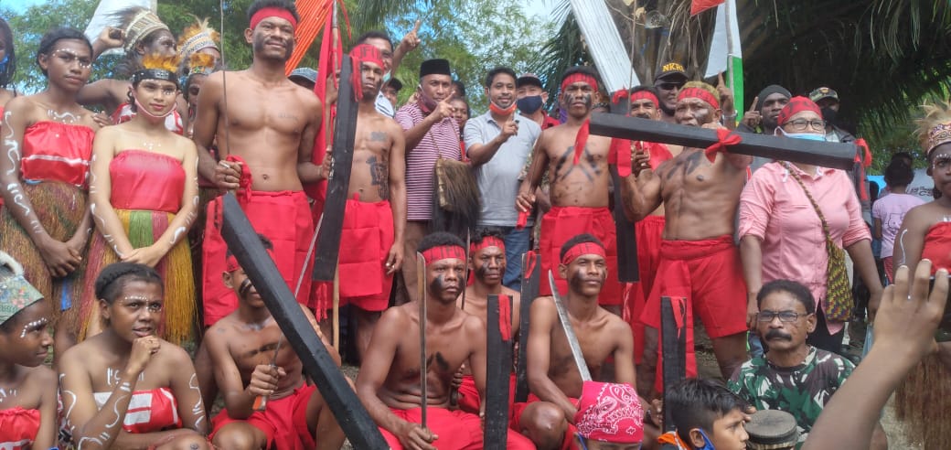 Tarian Cakalele dan Prosesi Adat Lainnya Sambut Paslon ‘AYO’ Ali ...