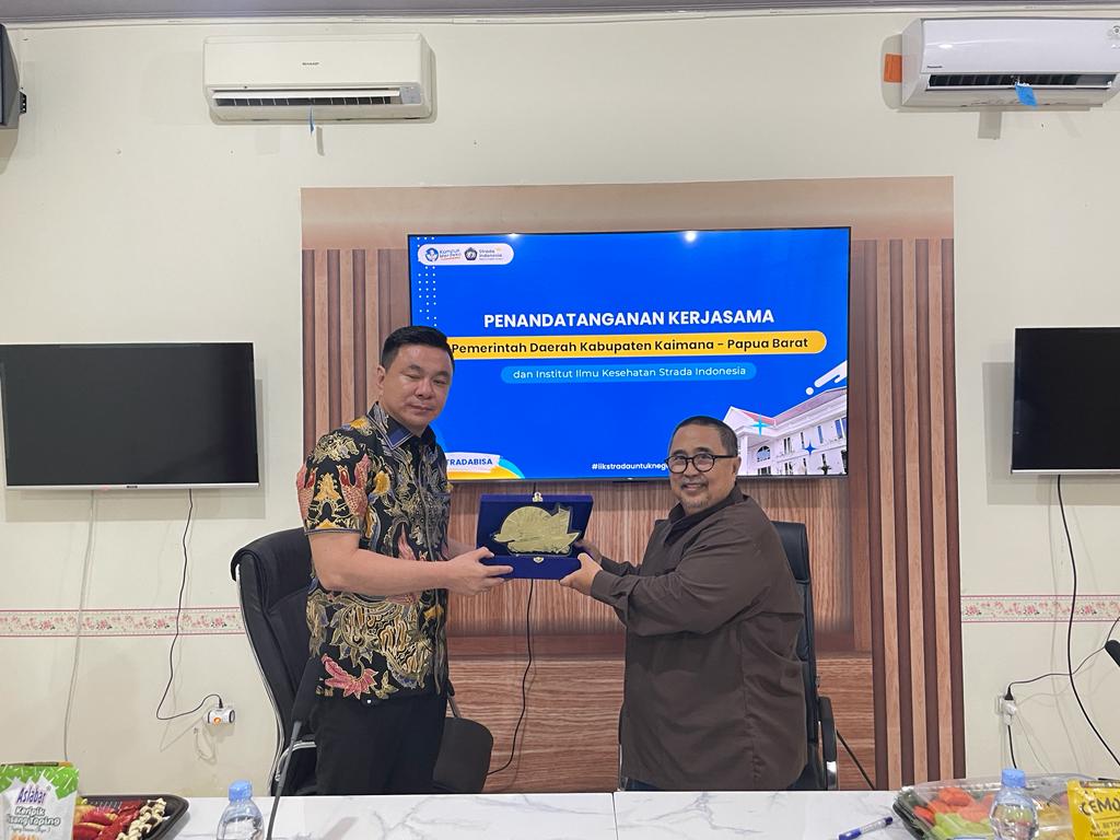 Bupati Freddy Thie Gandeng IIK Strada Kediri Tingkatkan Kapasitas ...