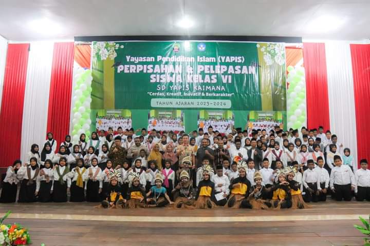 Hadiri Acara Pelepasan Siswa SD Yapis Kaimana, Bupati Freddy Thie Beri ...
