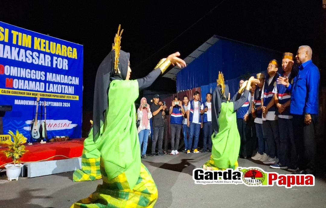 Tari Paduppa Sambut Kedatangan Dominggus Mandacan dalam Deklarasi tim ...