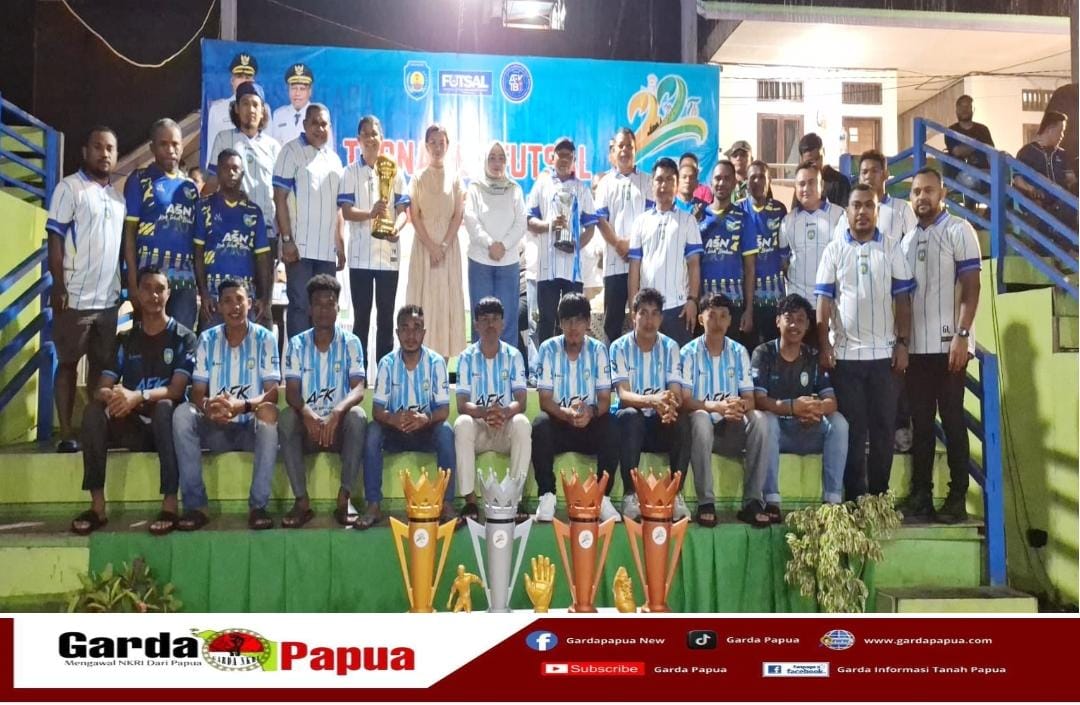 Penuh Serasi Yohanis – Joko Buka Ajang Futsal Dalam Ajang HUT Teluk ...